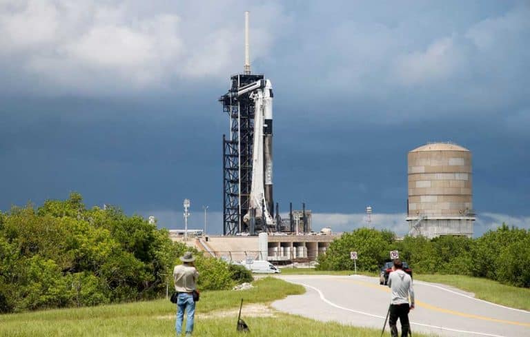 SpaceX private spacewalk delayed by ground equipment leak