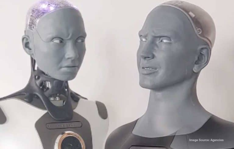 Humanoid AI robots argue like old couples