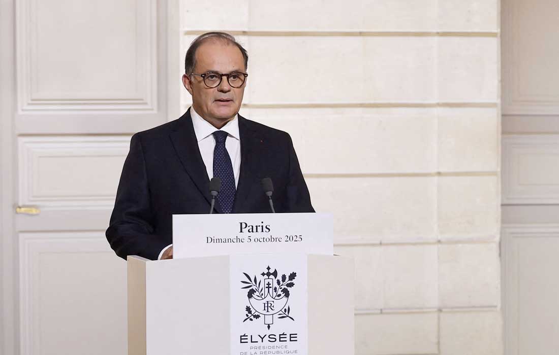 Lecornu government collapse in hours