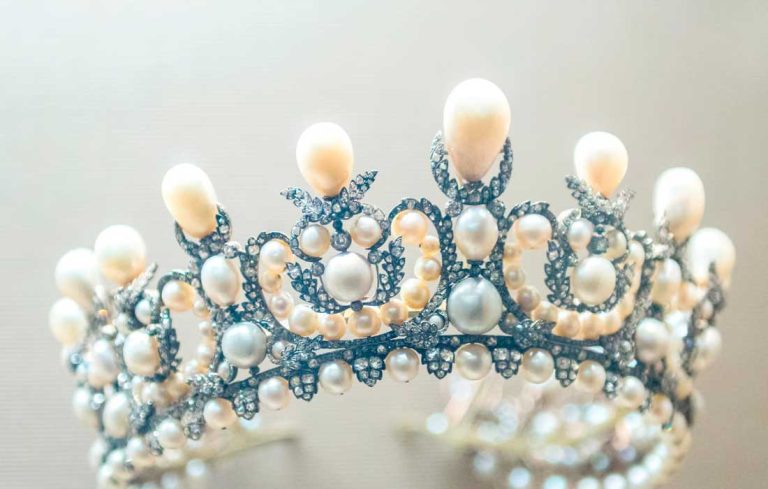 Louvre jewel heist suspects caught fleeing