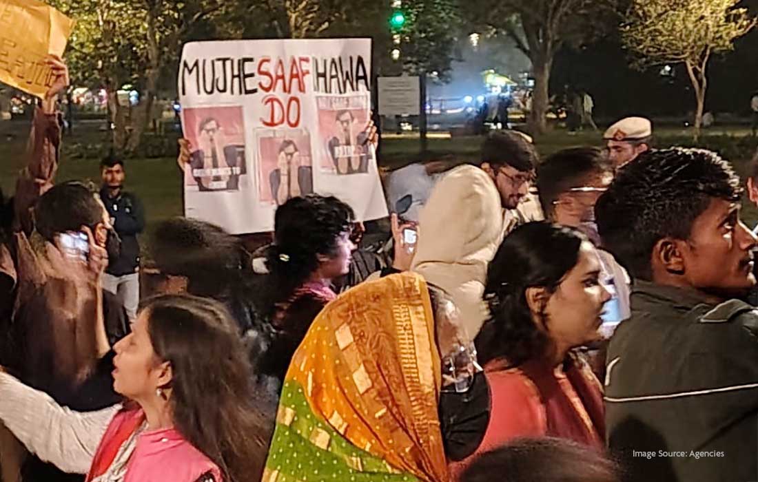 Delhi air pollution protest draws thousands to India Gate