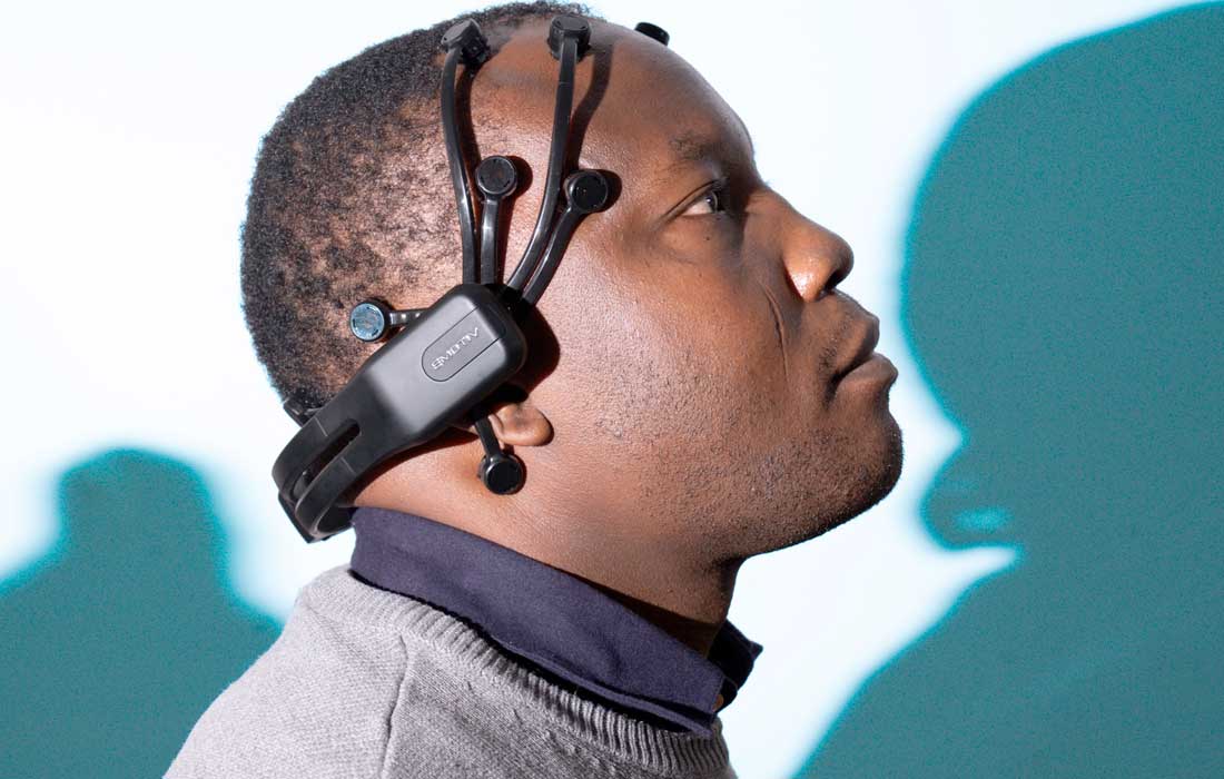 AI headset for early warning of seizures