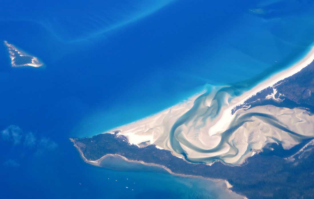Cyclone Koji lashes Queensland, thousands without power