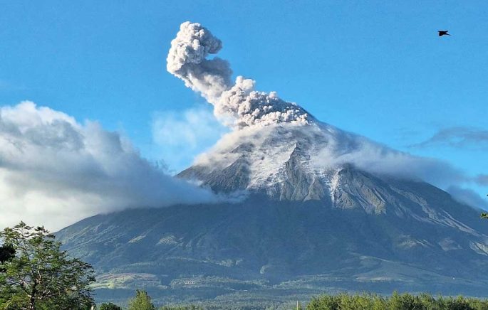 Mayon Volcano alert raised amid eruption risk