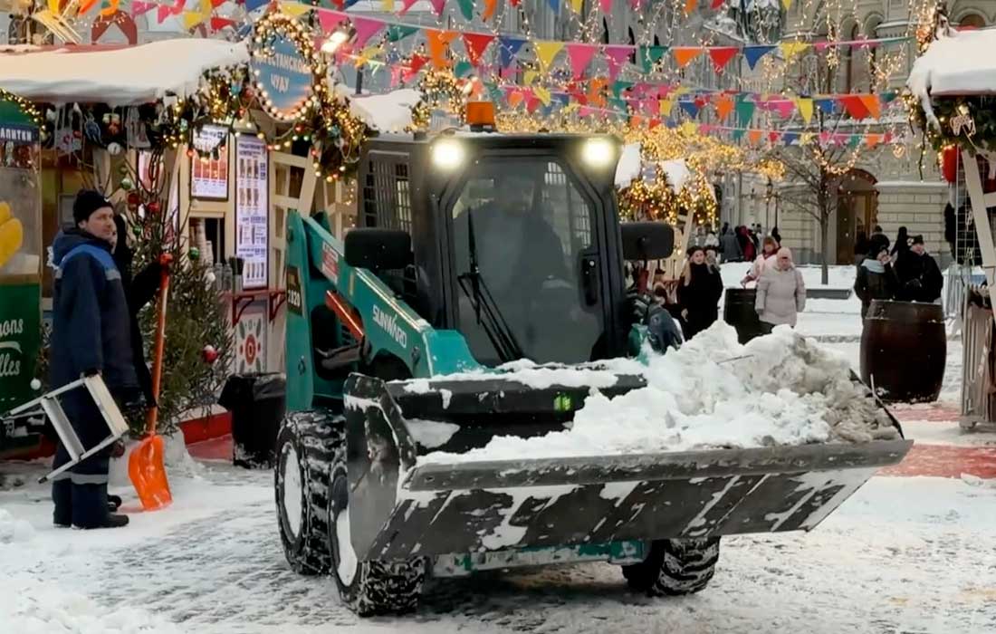 Moscow heavy snowfall disruption strains city services